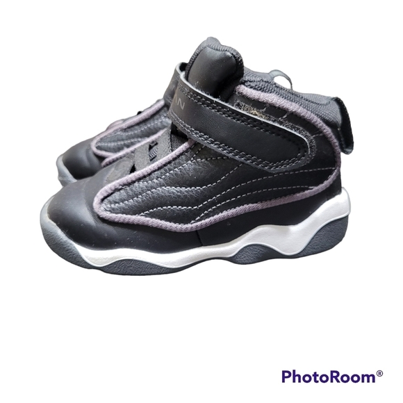 Jordan | Shoes | Jordan Black And White Pro Strong Kids Sneakers Size ...